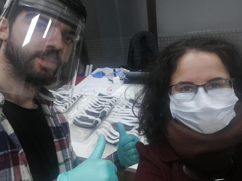 Coronavirus: Volunteers create free visors for over 3,000 Romanian ...